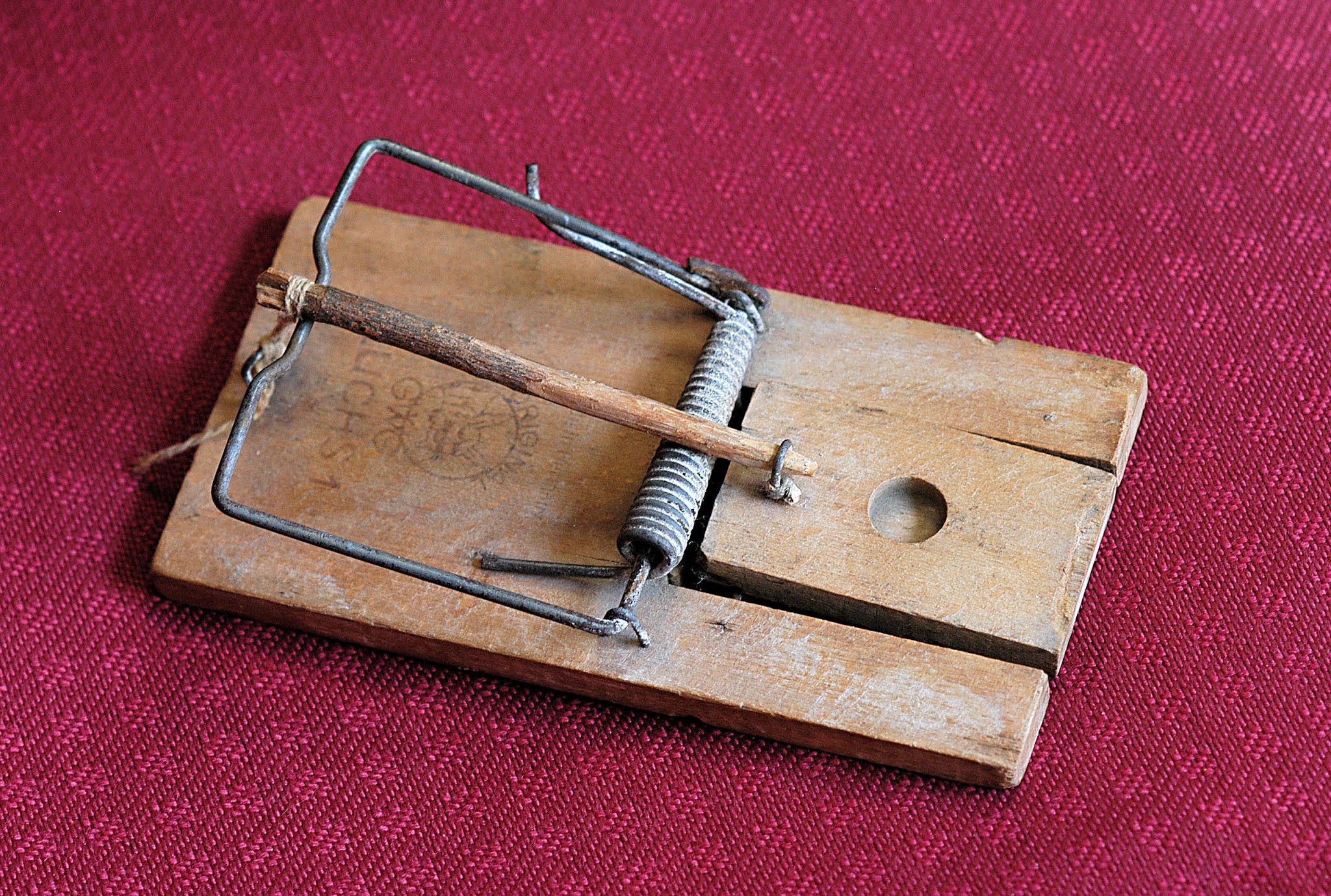 La trampa para ratones de barra de muelle