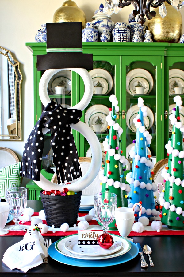 COLORFUL SNOWMAN CHRISTMAS TABLESCAPE | Dimples and Tangles