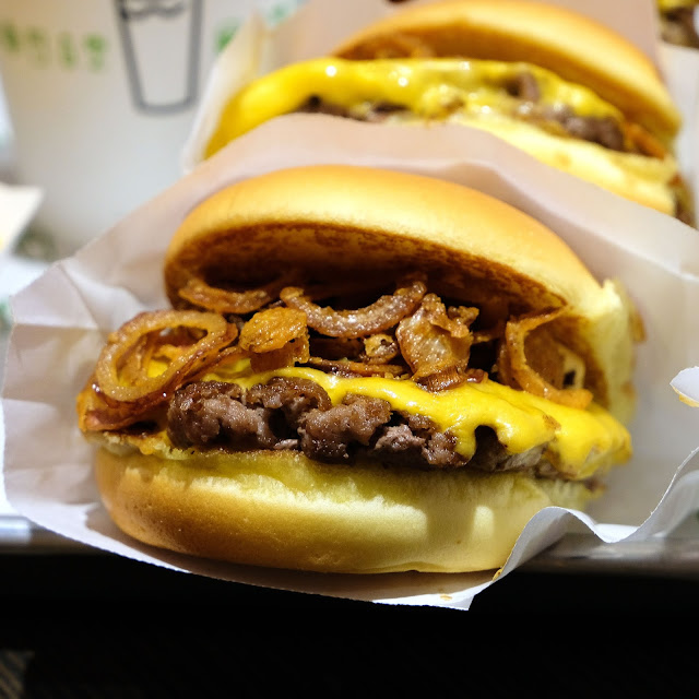 REVIEW: SHAKE SHACK NEW OUTLET AT SUNTEC CITY FEATURES THE AWARD ...