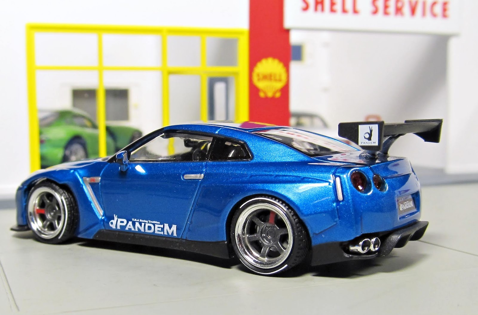 Ignition Model 1/64 nissan R35 GT-R skyline