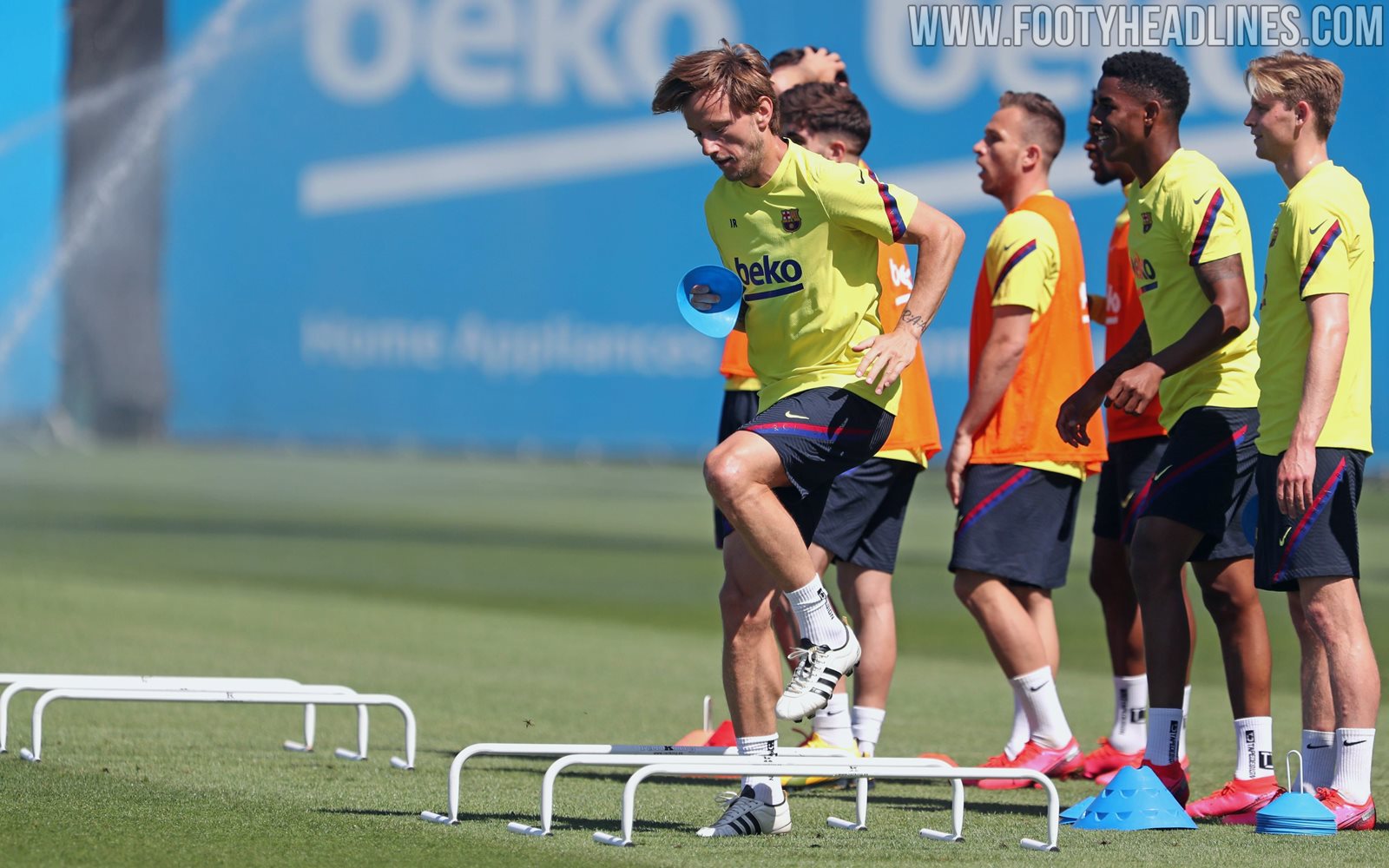 Messi Wears Nike Socks In Barca Training - Here Is Why - Footy Headlines