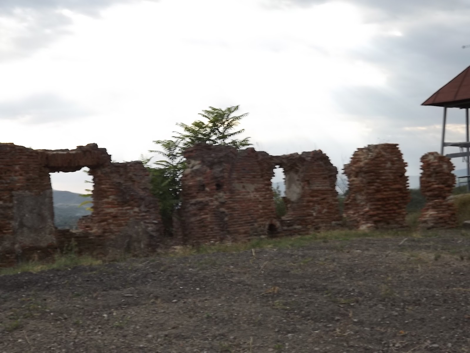 Turism Romania: Cetatea-Manastirea Berca
