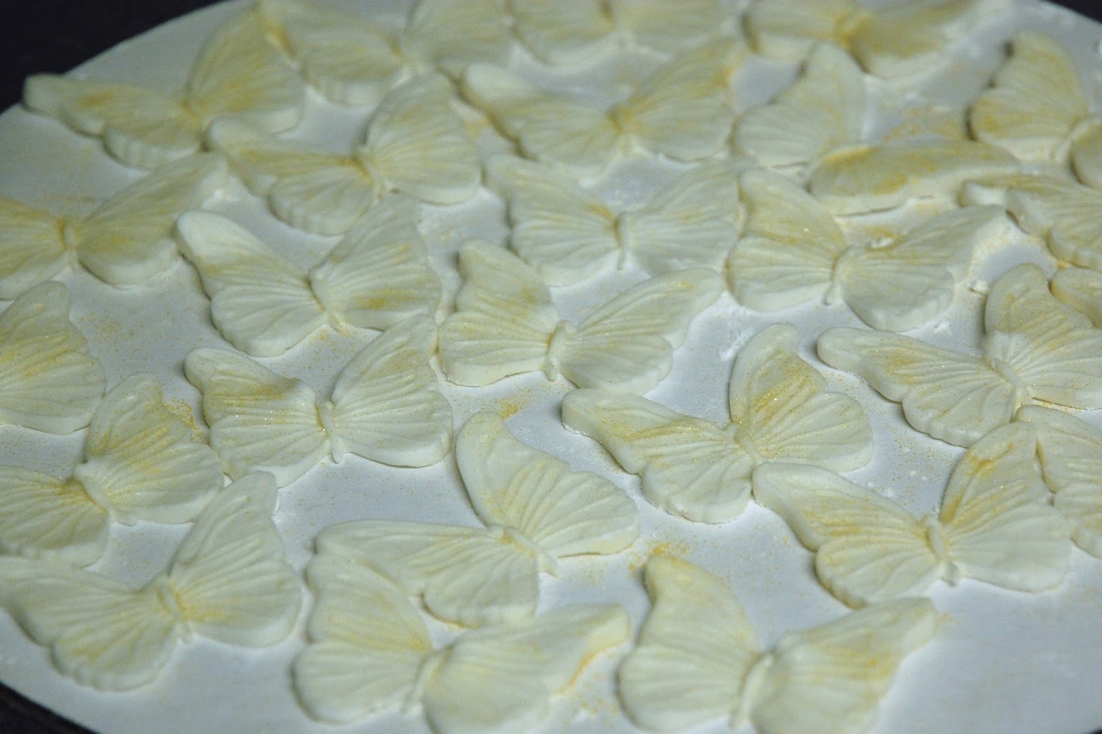 The Sweet, The Sassy and The Blur: How to Make Buttercream Butterfly ...