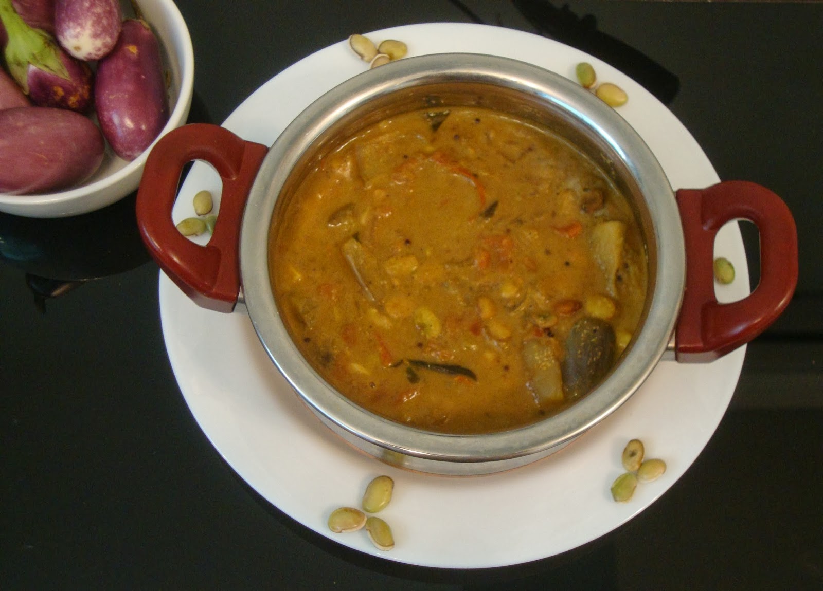 Poornima's Cook Book: Mochai Kulambu / Mochai Kathrikai Kara Kuzhambu ...