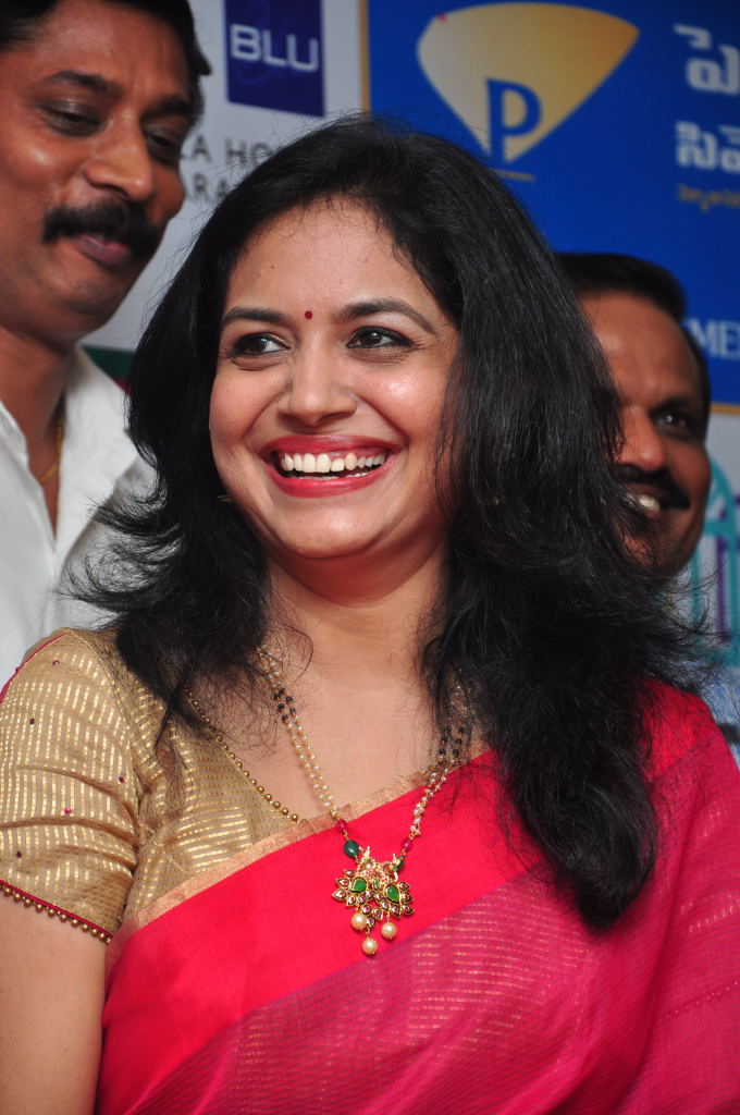 Singer Sunitha in Saree Photos - Spicy Imagelite