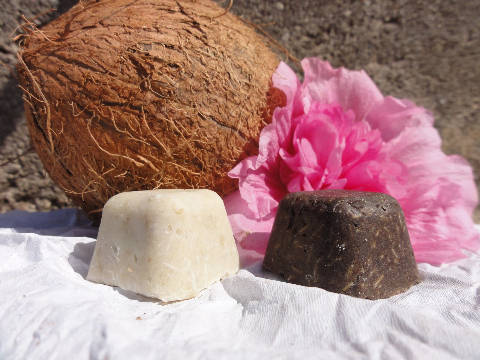 Geri burtai: Kietieji šampūnai "Kokosas" ir "Alyvuogė"