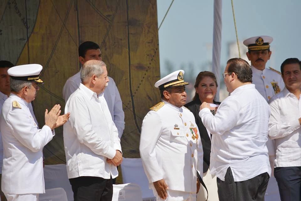 CRUCERO POLITICO: Asiste Ramón Poo a ceremonia de Entrega-Recepción del ... CRUCERO POLITICO: Asiste Ramón Poo a ceremonia de Entrega-Recepción del ...