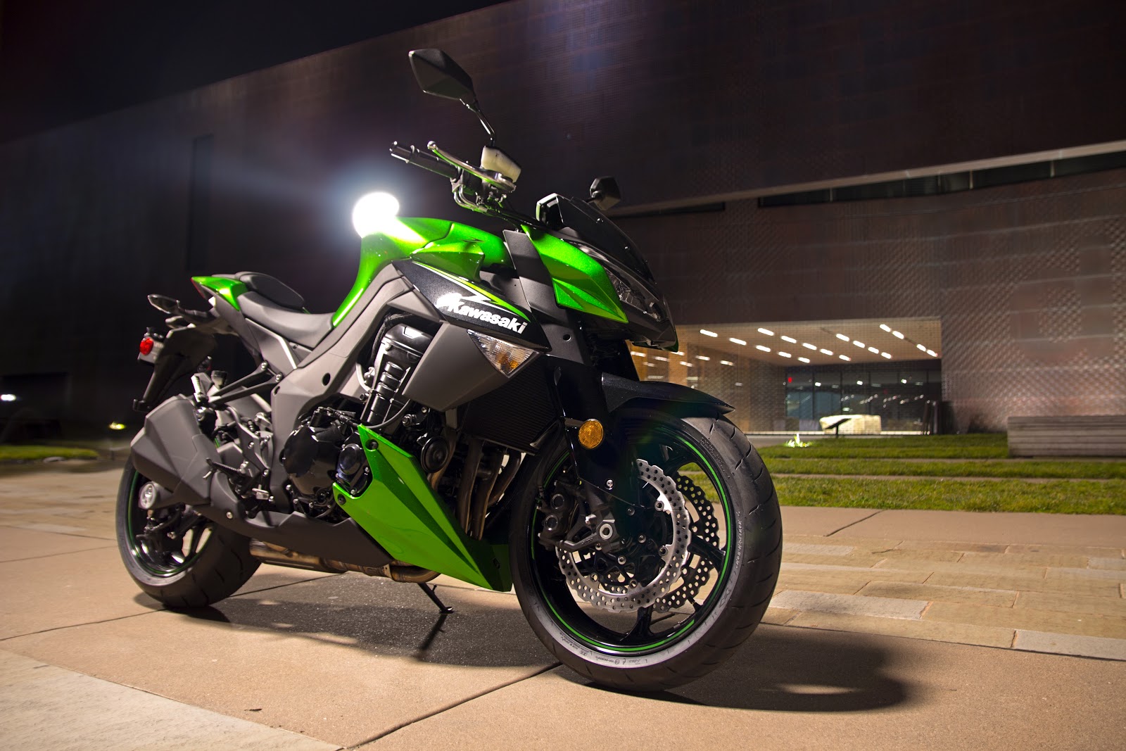 MOTOPERTURE: Kawasaki Z1000