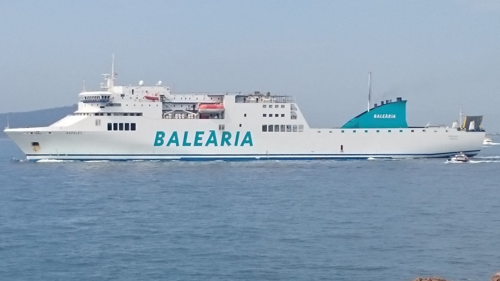 FERRYBALEAR: Nuevo salón de butacas superiores en el Buque "Nápoles" de ...
