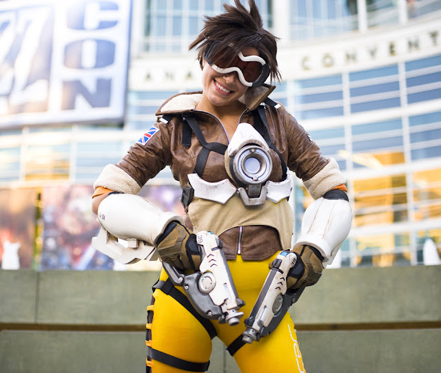 Overwatch Cosplay: Tracer cosplay