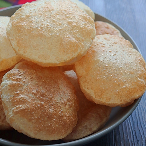 Sandhiya's Cookbook: Poori | How to make Puffed Poori