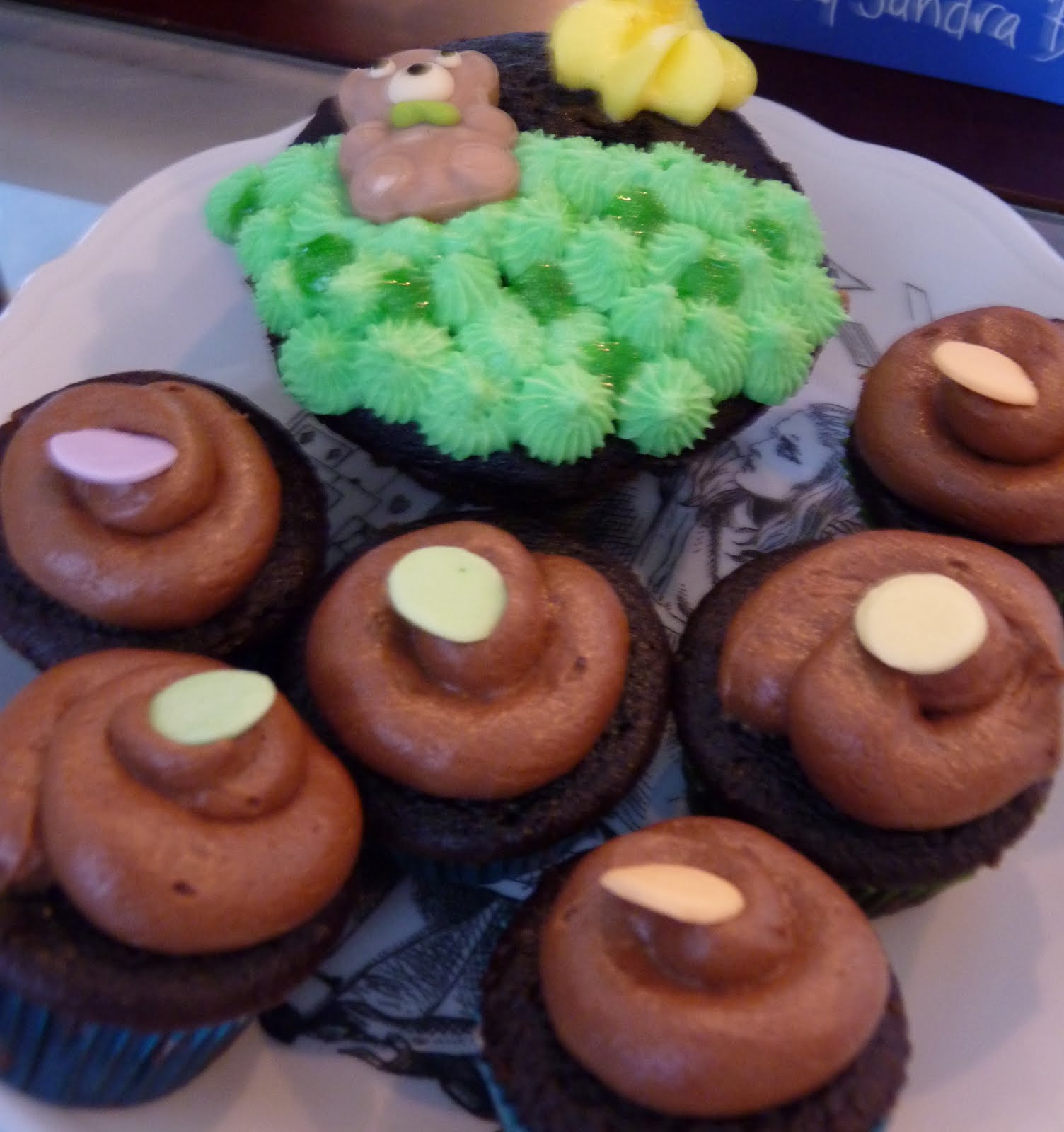 Cupcakin It Up! ~ Cupcake Reviews, Cupcake Designs, and Cupcake Inspiration