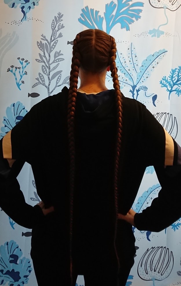 Igors bell tower: Pinless heart-shaped bun tutorial