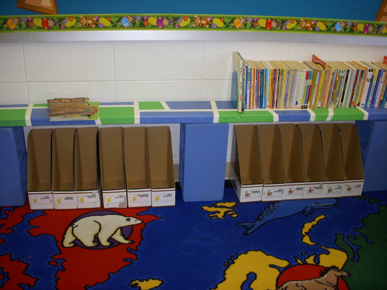 An Up Hill Journey: Classroom Library Book Shelf---DIY