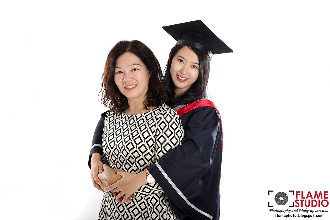 Flame Graduation Photography Studio: Graduation Convocation Family ...