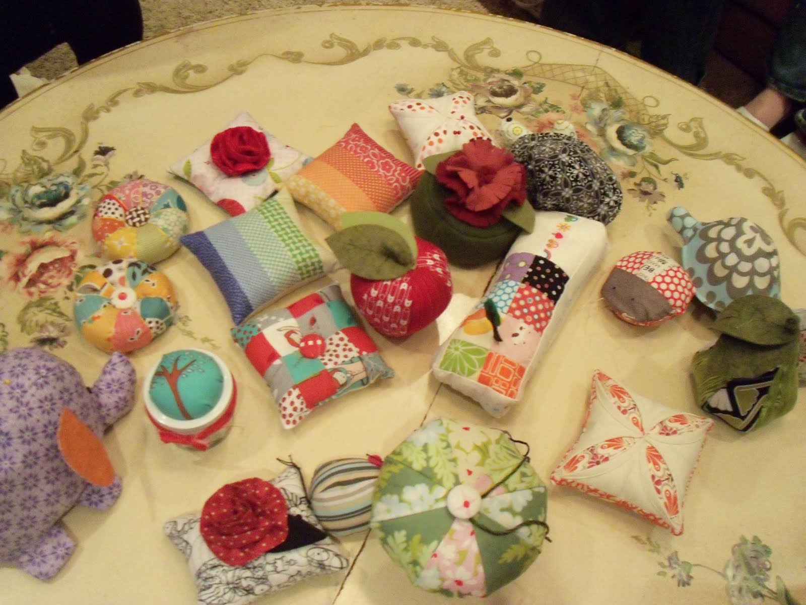 .Quiltscapes.: Can you ever have too many pincushions??