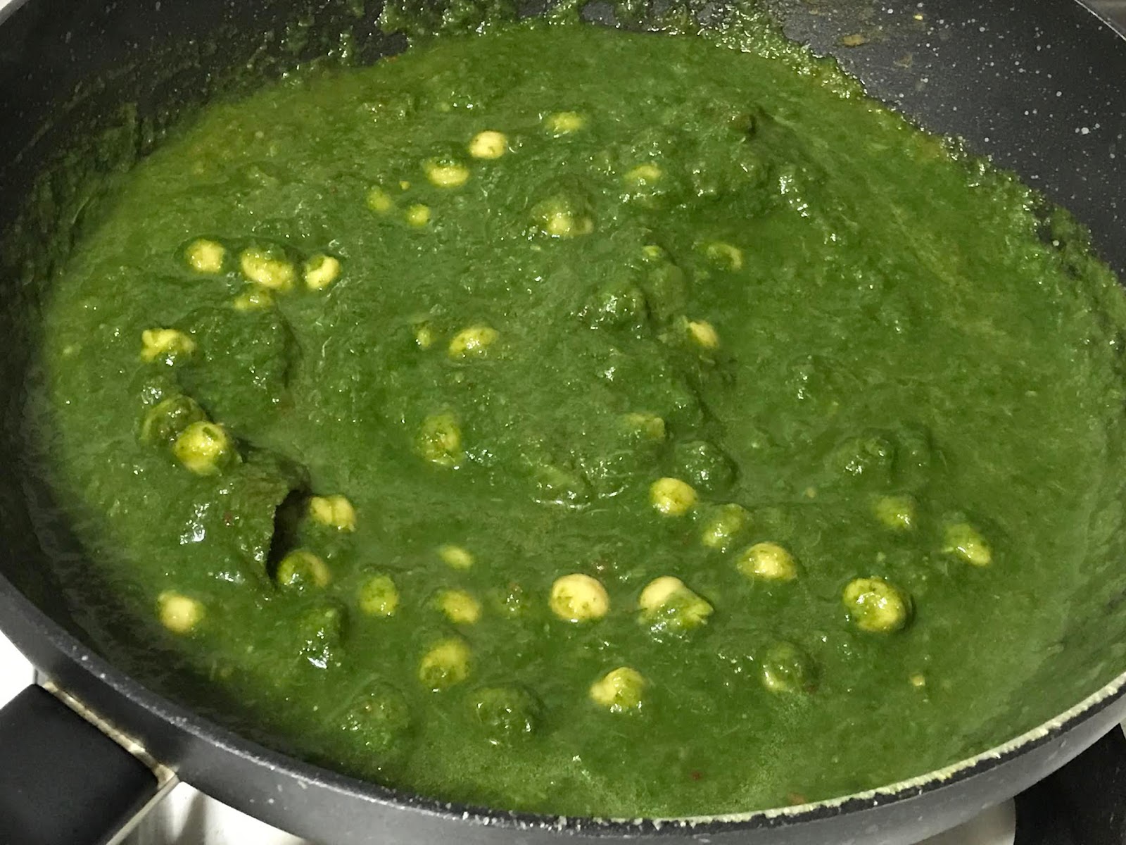 Jothi Cooking Book: Chole Palak( Chick Peas in Spinach Gravy)