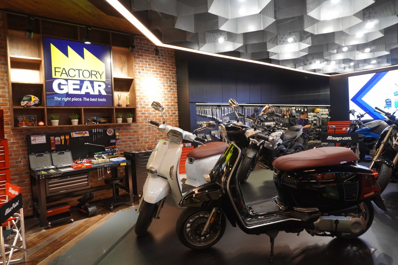 พาชมร้าน Factory Gear พร้อมดูชุดเครื่องมือช่างงานบ้าน ที่ครบที่สุดใน ...