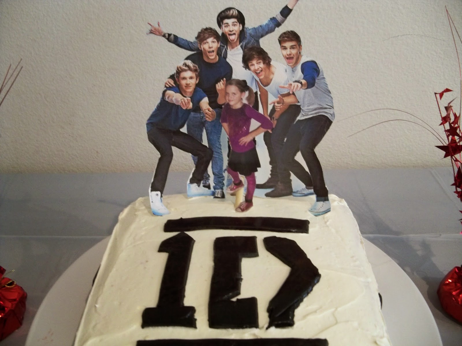 Melinda Makes Cake: One Direction Birthday Cake