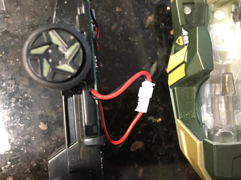 Walid Nehme: Anki Overdrive battery replacement without soldering.
