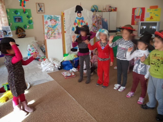 .~~kindergarten teacher ~~ΝΗΠΙΑΓΩΓΟΣ.....ΧΡΩΜΑΤΑ ΚΑΙ ΑΡΩΜΑΤΑ ...
