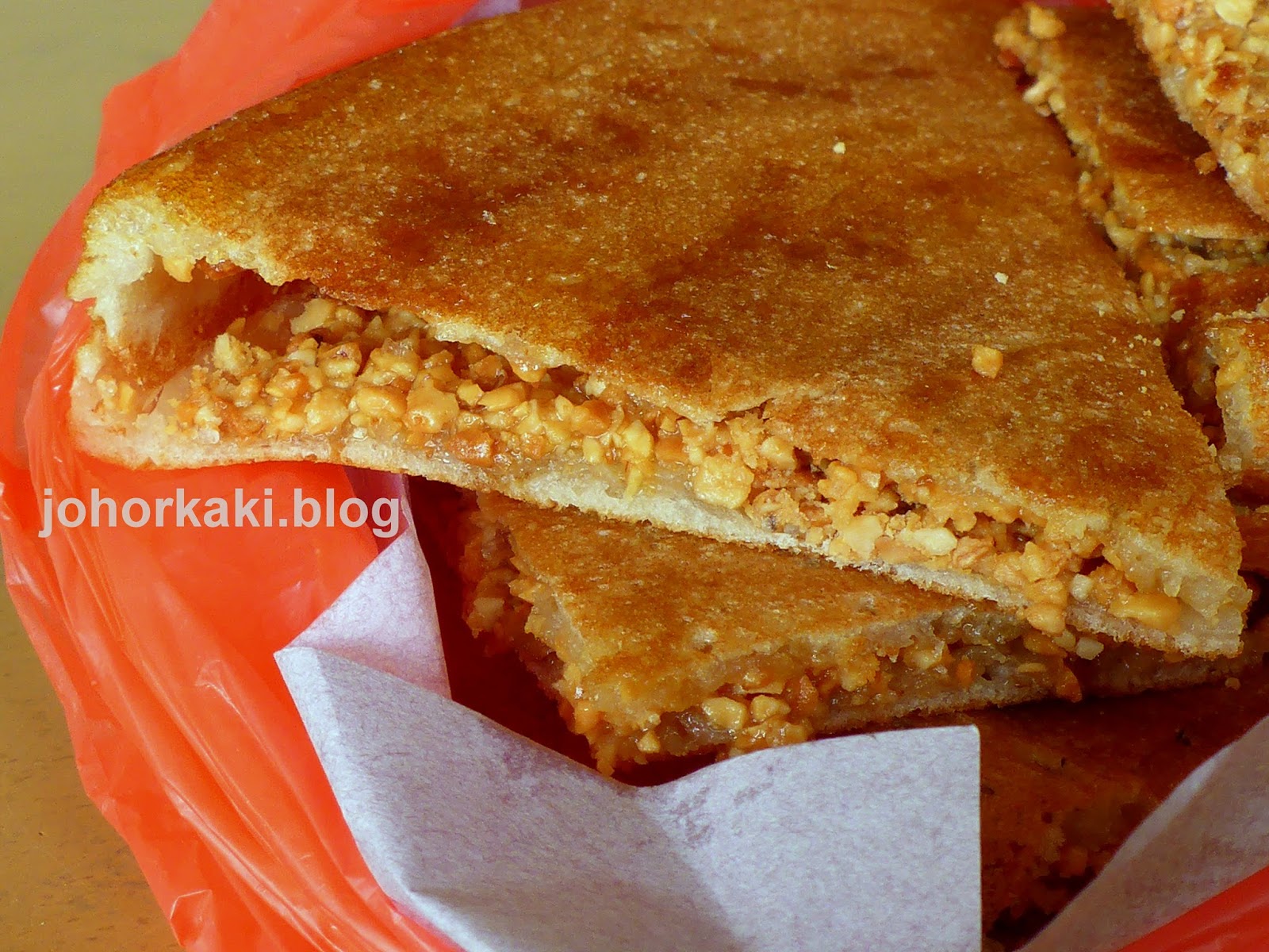 Crispy Thin Min Chang Kueh at Ta Bei Shui in Batu Pahat 大杯水 |Tony Johor ...