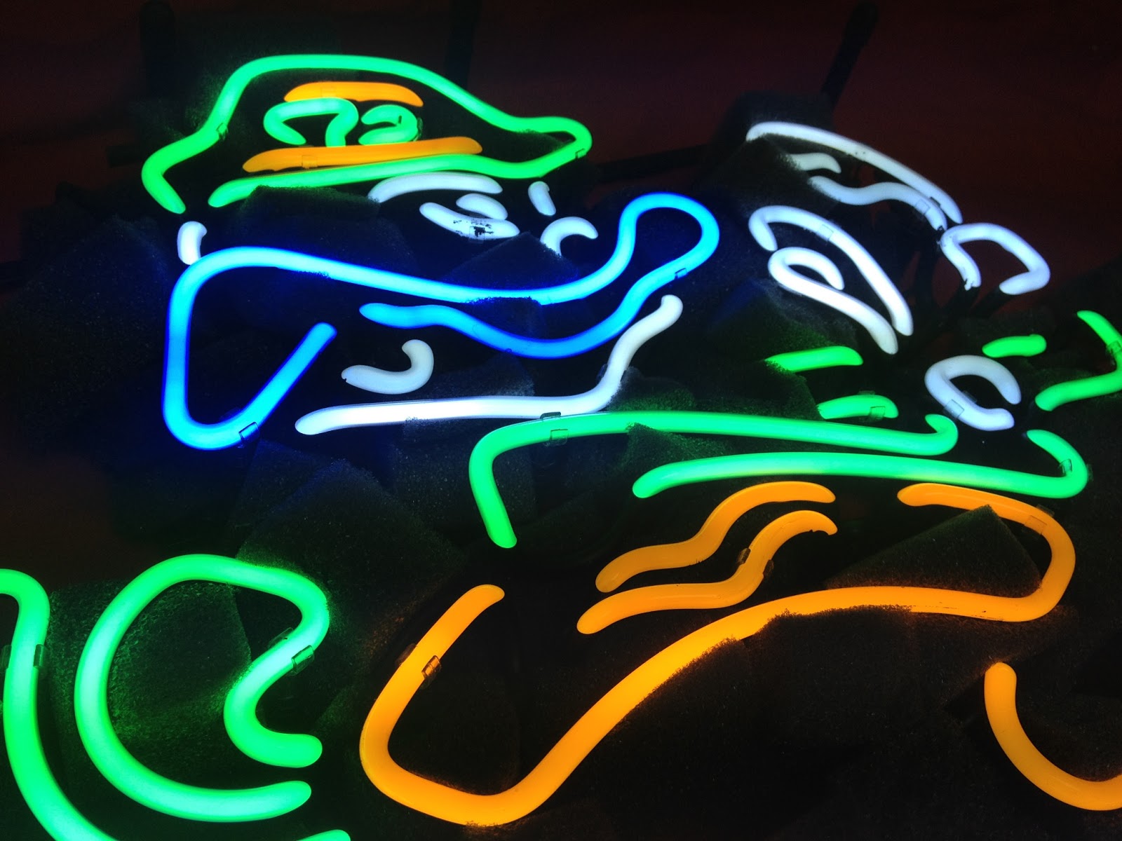 Wiki Neon Sign Blog: NCAA Neon Beer Bar Sign for Home & Business ...