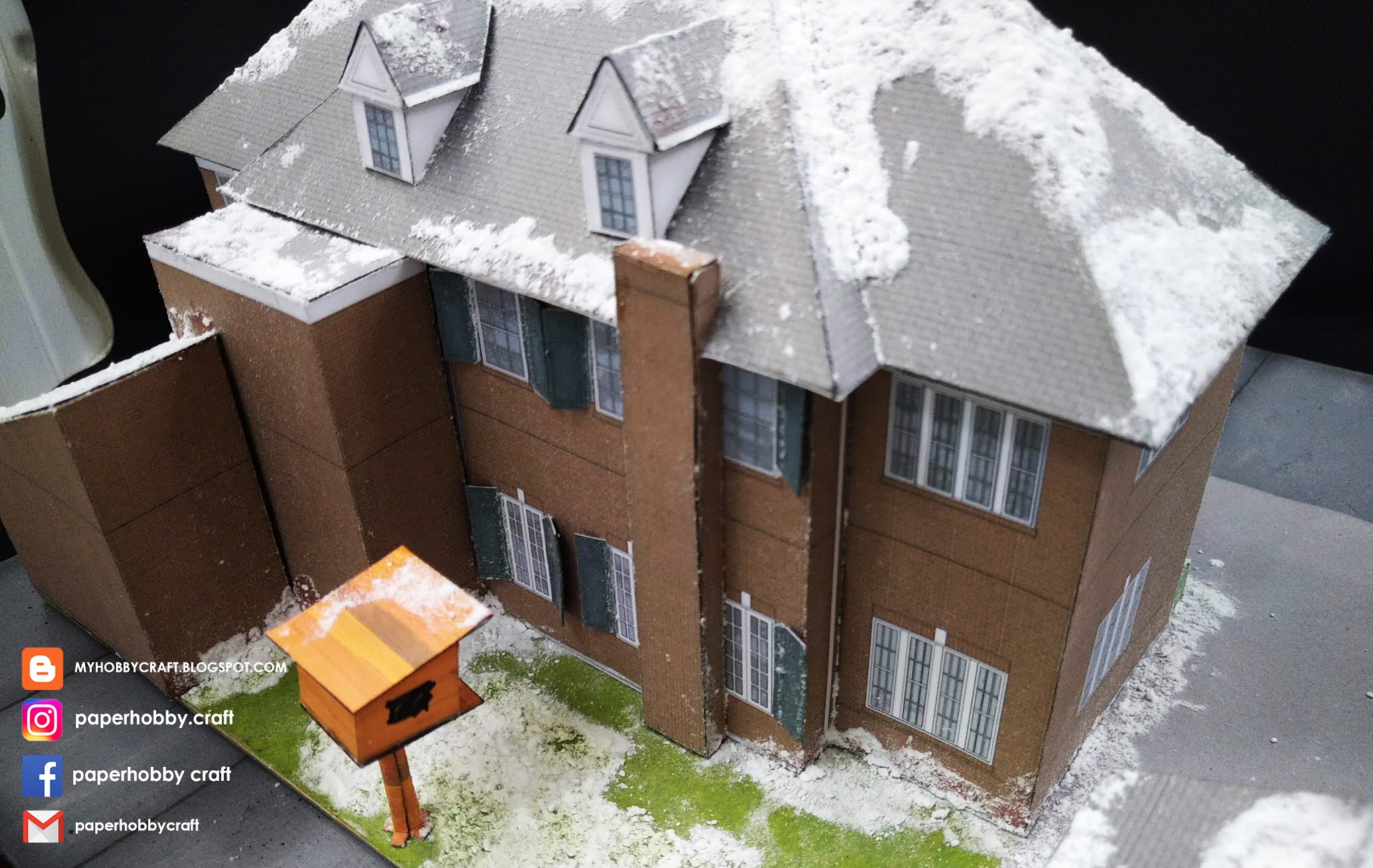 paperhobby: HOME ALONE HOUSE 1:100