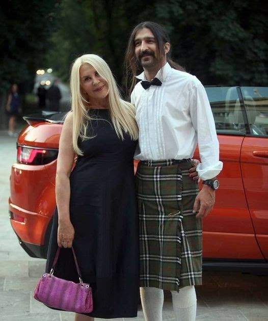 SIN VERICE RAKOČEVIĆ STARIJI JE OD NJENOG MUŽA I JEDINI JE BIO NA ...