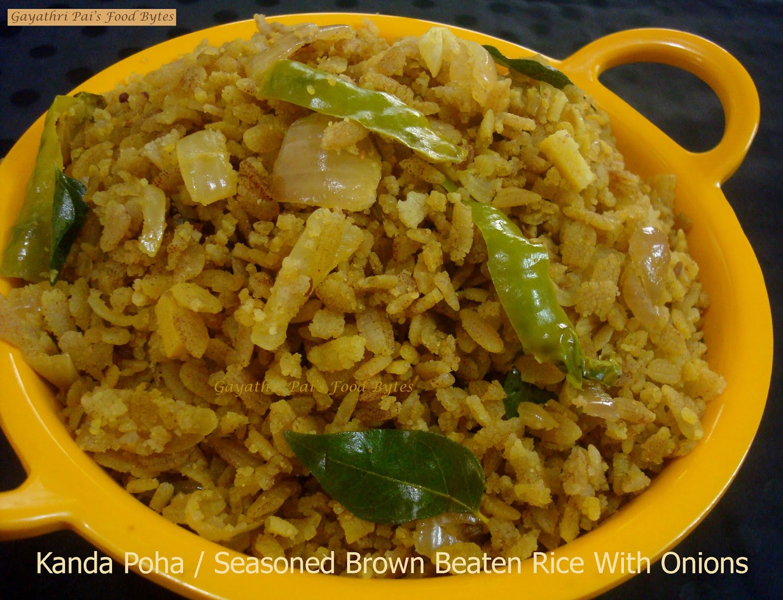 Gayathri Pai's Food Bytes: Kanda Poha / Onion Poha (Red Pova).
