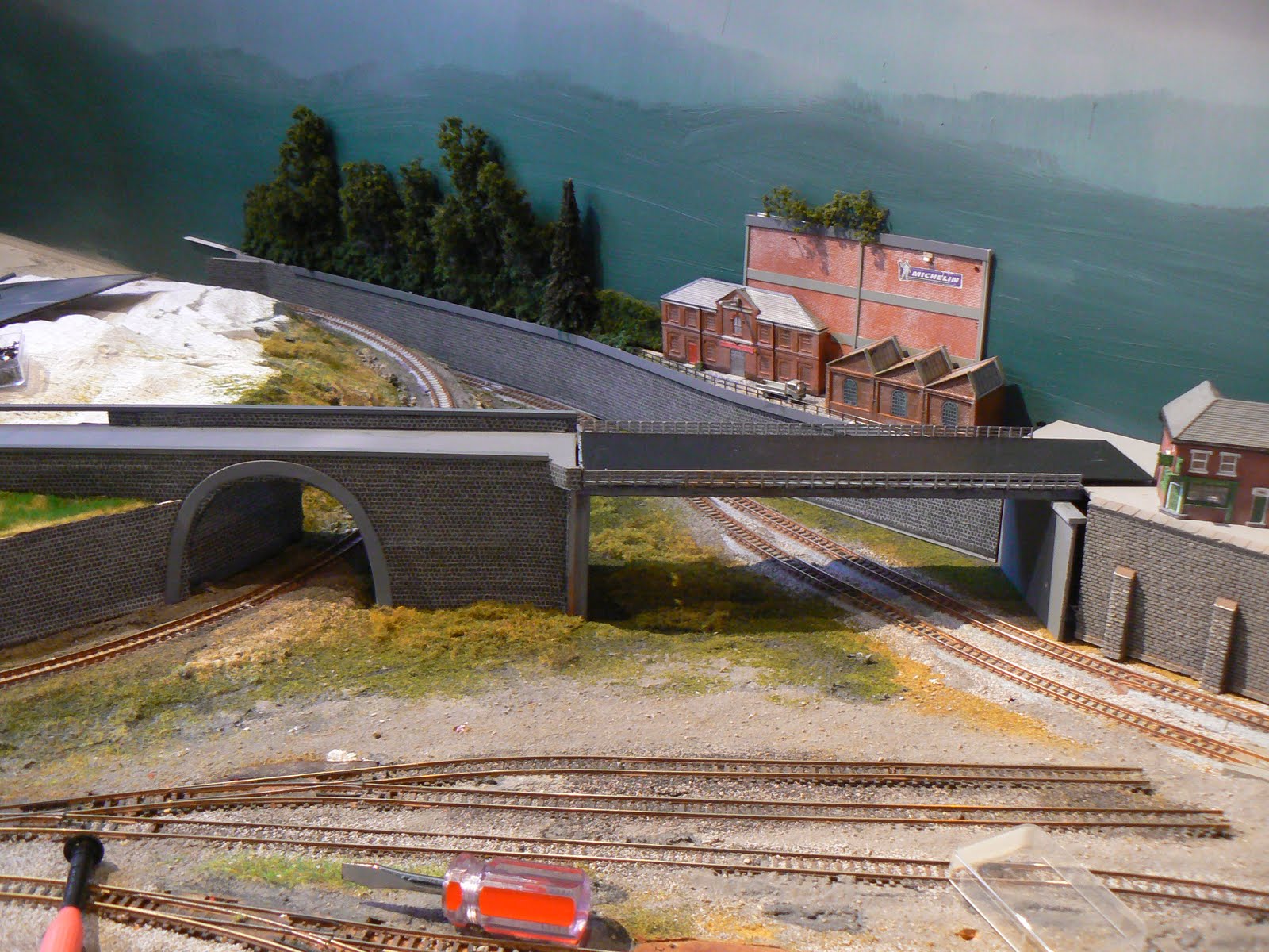 quinntopia - An N Scale blog: Viaduct and Roadway Bridge