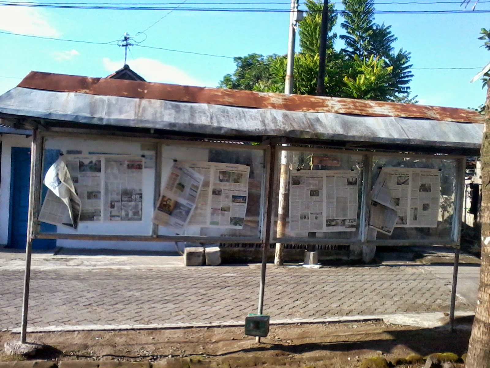 RT.34 / RW.10 - Kota Yogyakarta: PAPAN BACA KORAN DINDING