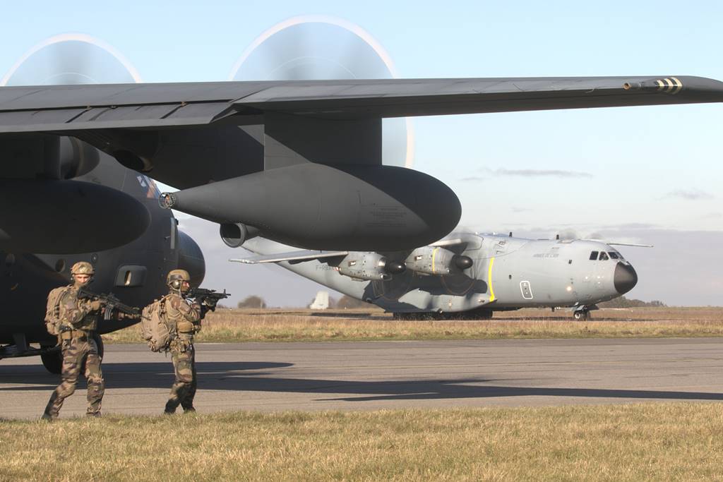 French Air Force shows its capabilities to senior defense officers ...