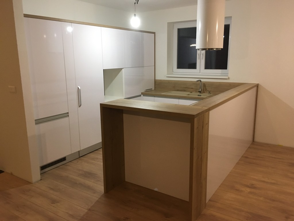 MRENKA - Zakázková stolárska výroba ®: Kuchyna Trnava - Dub Halifax