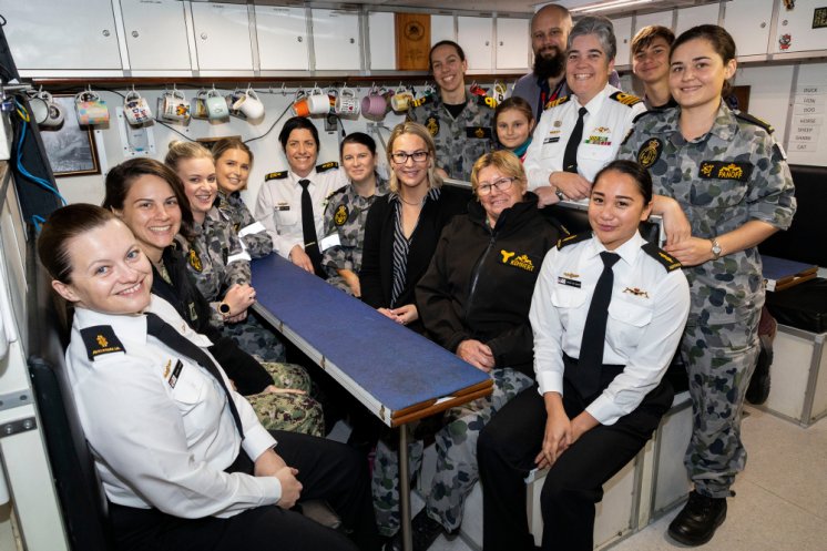 Submarine Matters International (SMI): Women Good on Subs: USN, "Viking ...