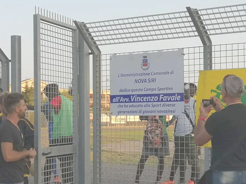 Filippo Mele Blog: NOVA SIRI MARINA. STADIO RIPULITO DALL'IMMONDIZIA ED ...