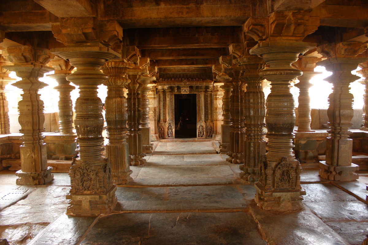 Journeys across Karnataka: Kalleshvara Swamy Devastana, Bagali - part 1