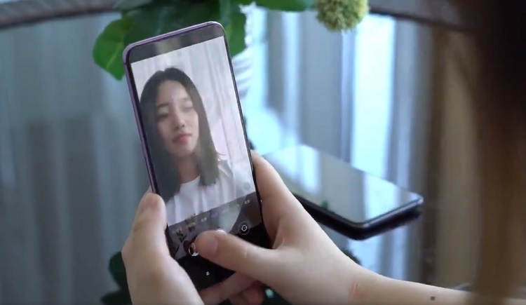 Xiaomi Teases Prototype Phone with Under-display Camera - TeknoGadyet