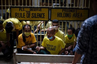 Shocking photos of an incredibly overcrowded prison in the Philippines