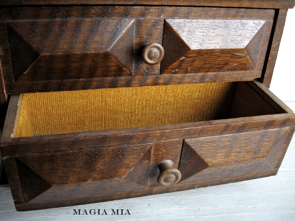 Magia Mia: Aqua & Red, Baby!........Chalk Paint Makeover