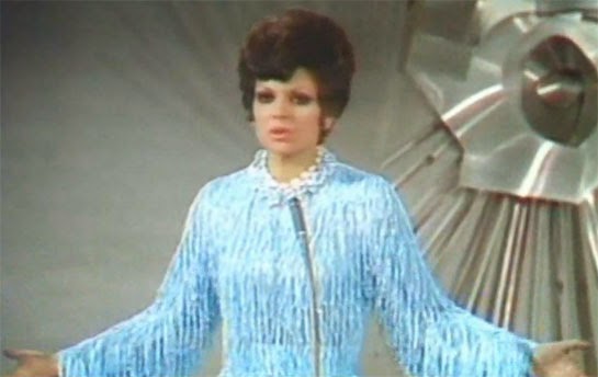 DE COMO SALOMÉ NOS HACE GOZAR CON SU "VIVO CANTANDO" EN EUROVISIÓN