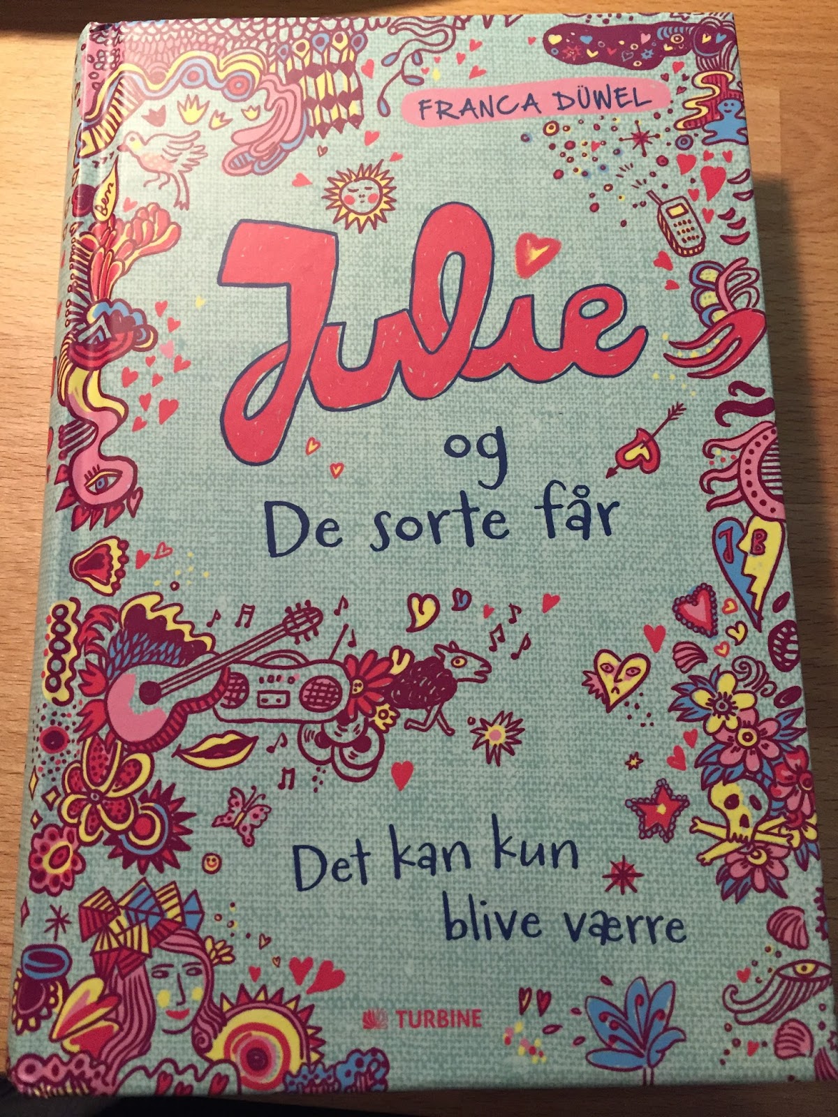 Forestilling om paradis: Franca Düwel; Julie og De sorte får