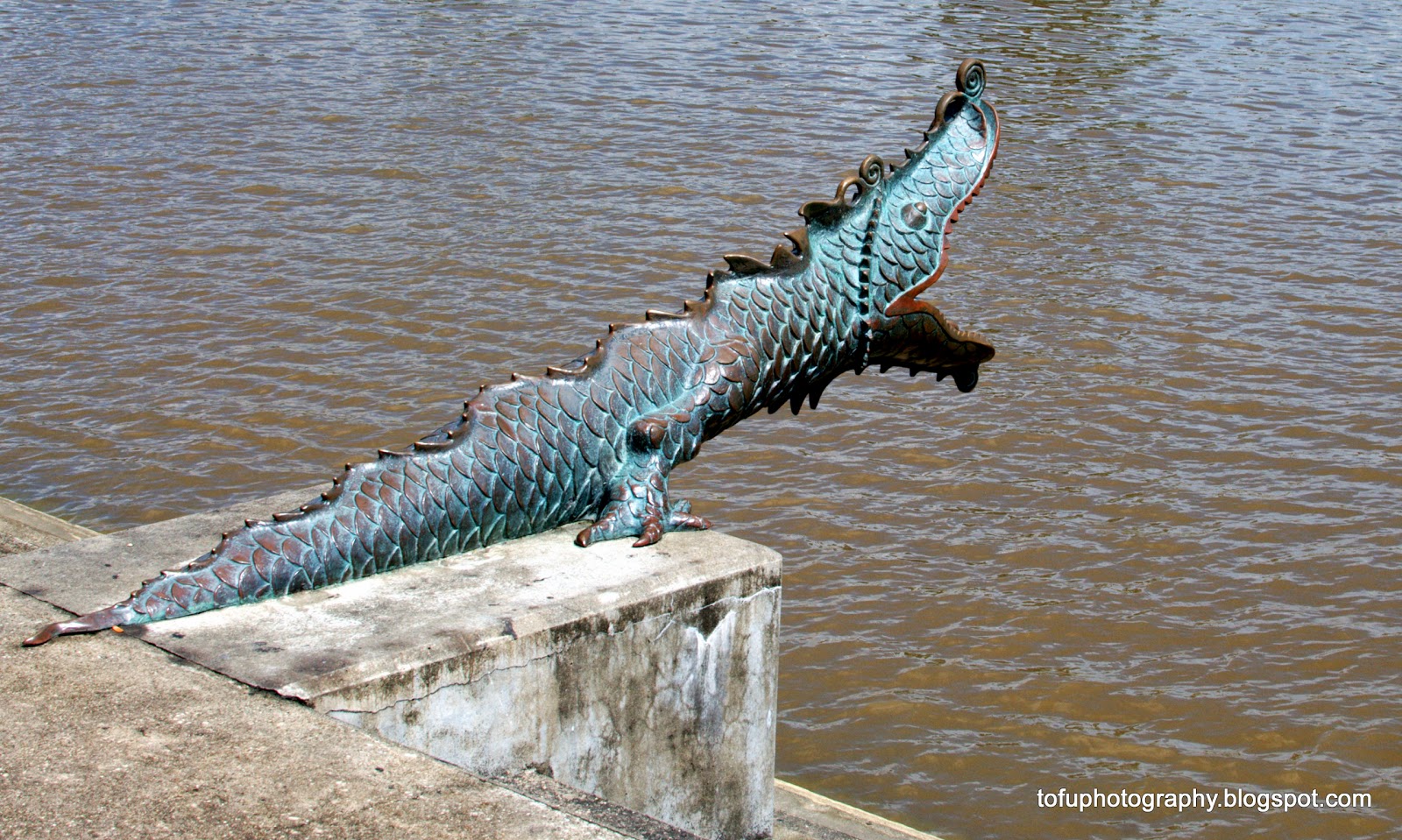 Tofu Photography: A dragon by the Sarawak River in Kuching, Sarawak ...