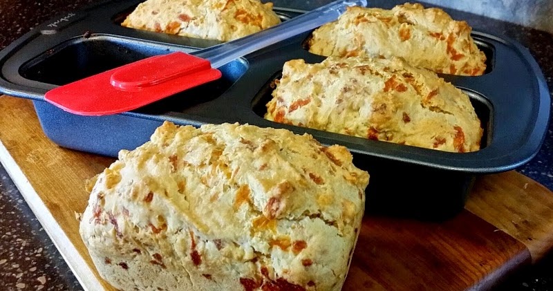 37 Cooks: Chipotle Garlic Cheddar Mini Beer Loaves