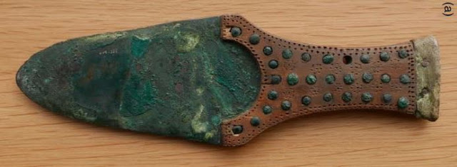 bensozia: Racton Man's Fatal Dagger Dueling