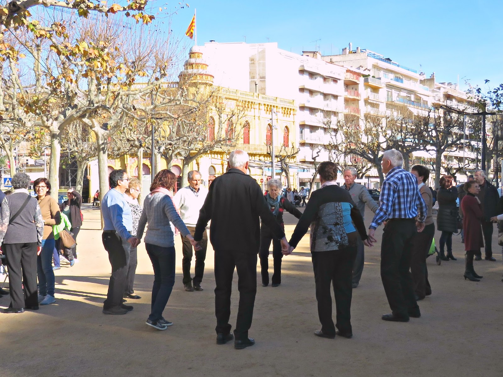 just saying ...: La Sardana