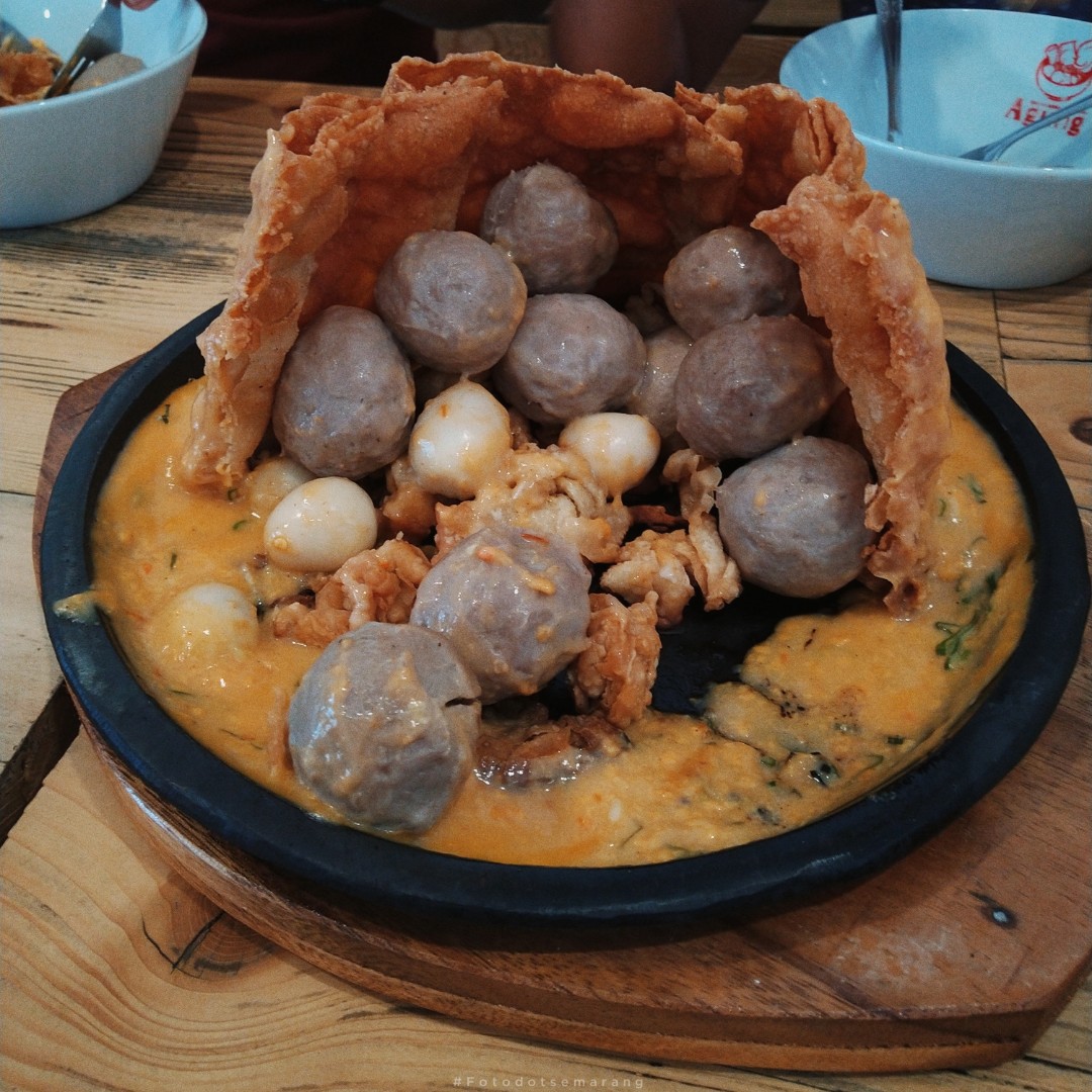 Volcano Bakso Misterius, Menu Unik dan Kekinian dari Restoran Bakso Agung