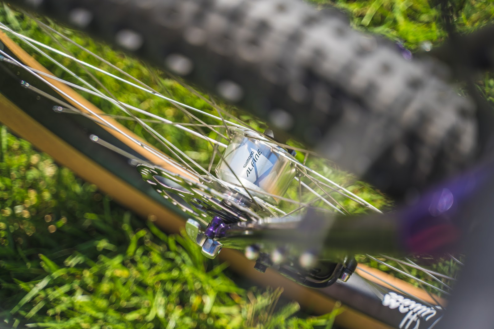 The Velo ORANGE Blog: Chip's Crazy Bar'd 27.5+ Piolet