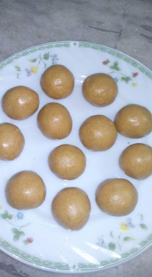 shaziya'srecipes: sunnunda /urad dal laddoo