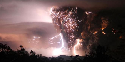 10 Foto Petir Menyambar Paling Keren Sejagat Raya ~ Asyik Seru